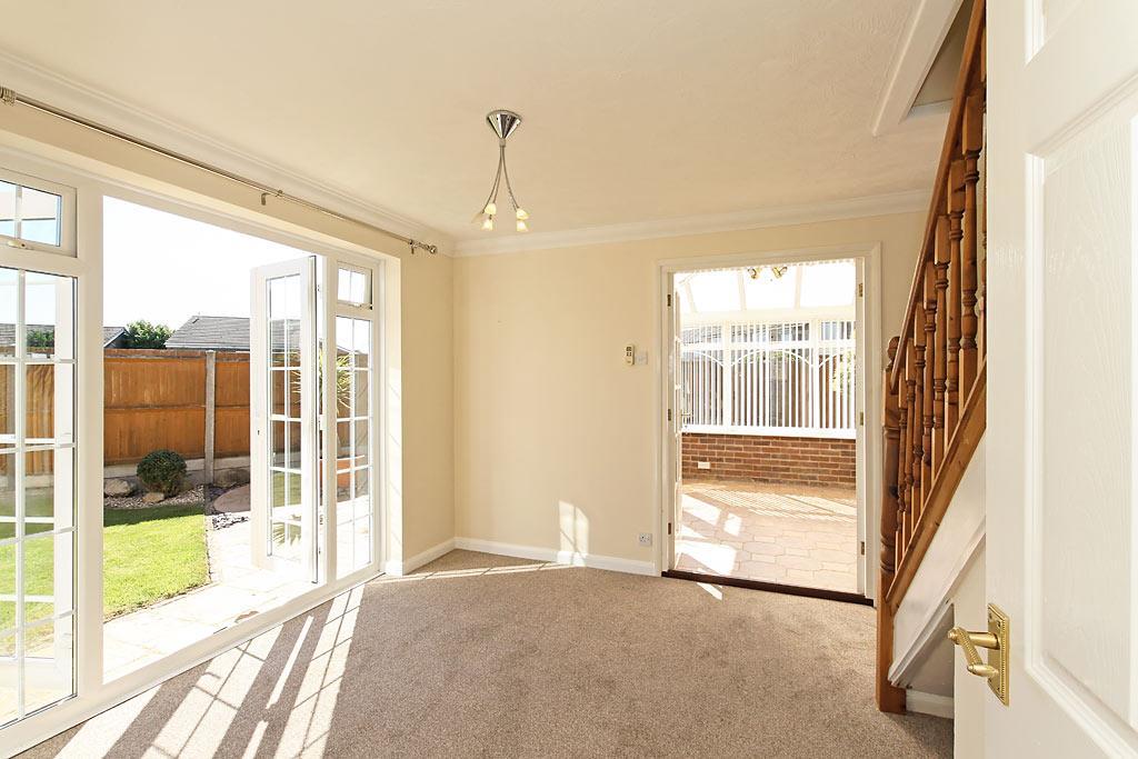 Merlin Close, Sittingbourne, Kent, ME10 3 bed detached house - £375,000