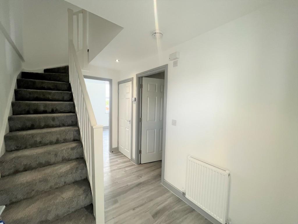 Shafton Lane, Leeds 1 bed apartment - £725 pcm (£167 pw)