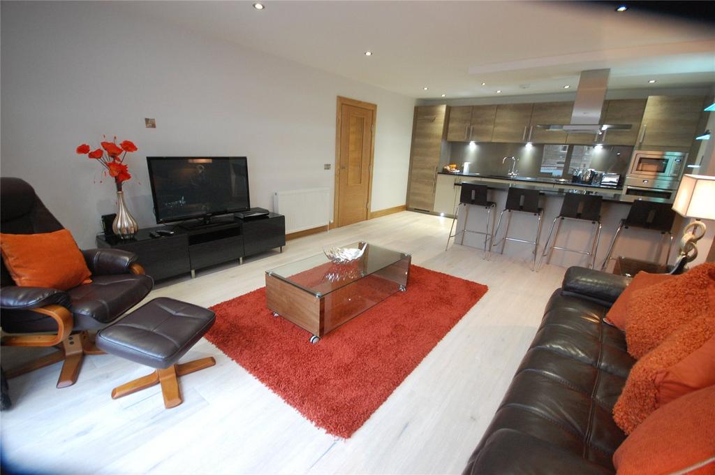Beaconsfield Mews, West End... 2 bed flat to rent - £1,250 pcm (£288 pw)