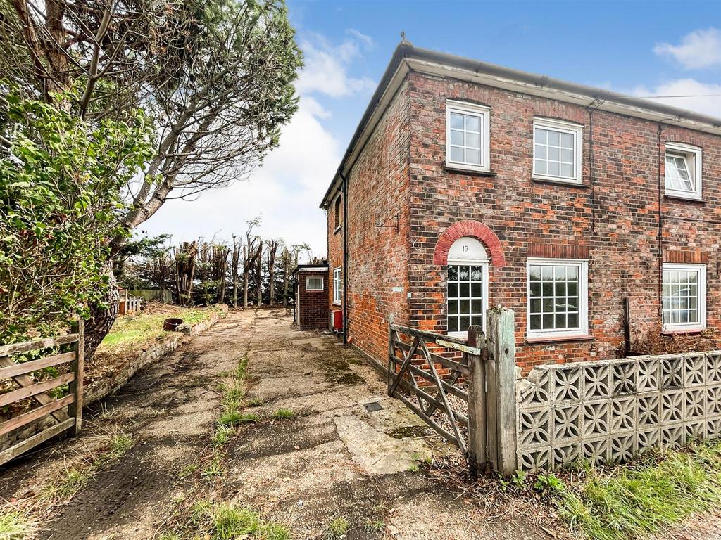 Childerditch Lane, Little Warley... 2 bed semi-detached house - £1,250 ...