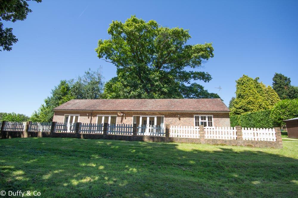 Wallage Lane, Rowfant 2 bed detached house - £1,500 pcm (£346 pw)