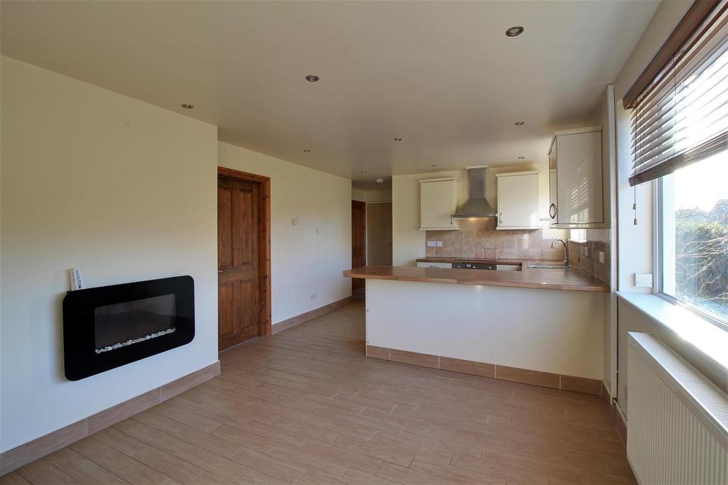 Oatfield Road, Frampton On Severn 2 bed flat - £725 pcm (£167 pw)
