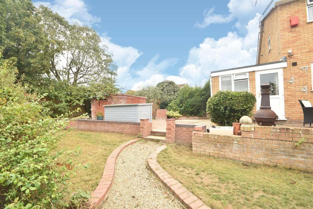 23 Six Acres, Radbrook, Shrewsbury... 4 bed detached house - £400,000