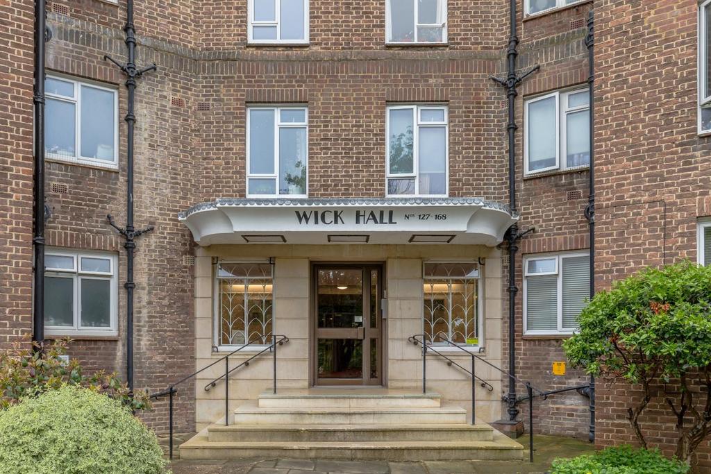 Furze Hill, Hove 2 bed apartment - £450,000