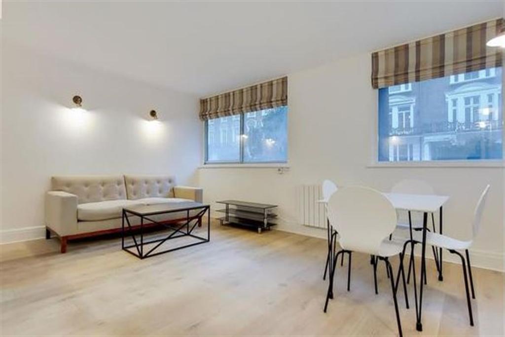 Pier House, Cheyne Walk, SW3 1 bed ground floor flat - £2,492 pcm (£575 pw)