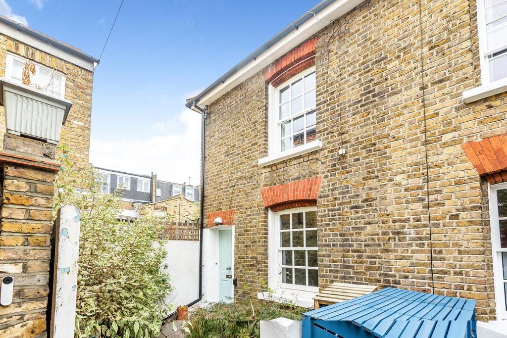 Malthouse Passage, Barnes 2 bed terraced house for sale - £895,000