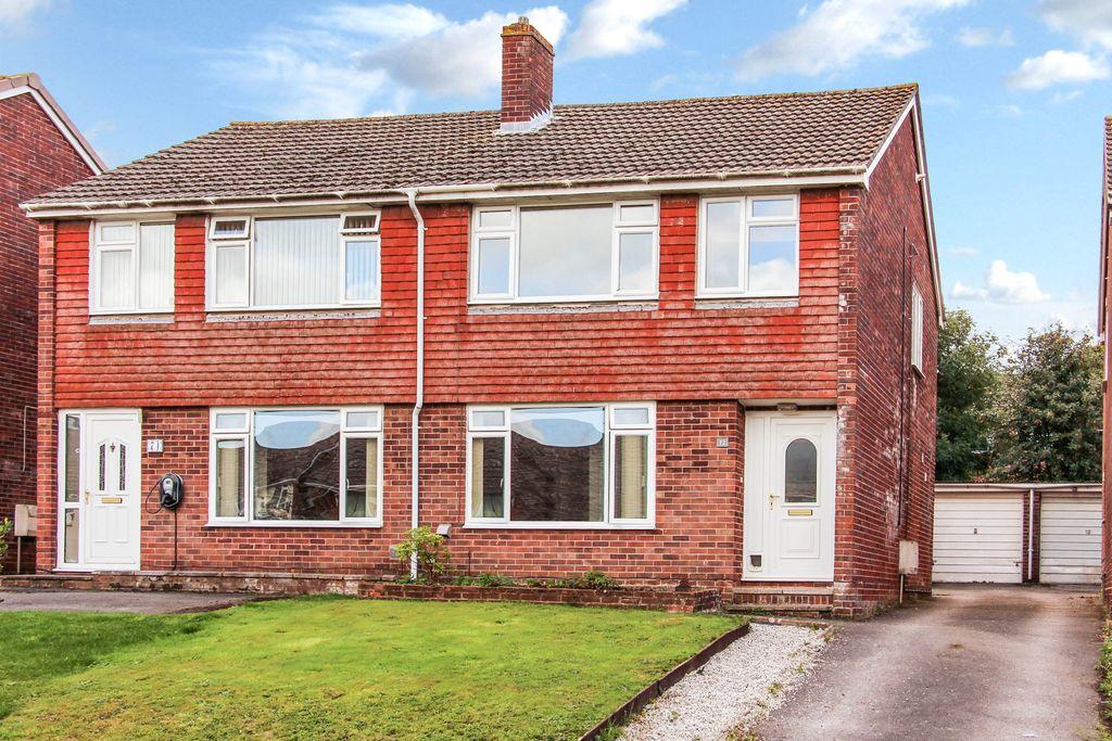 Greenwood Road, YEOVIL BA21 3LQ 3 bed semi-detached house - £250,000