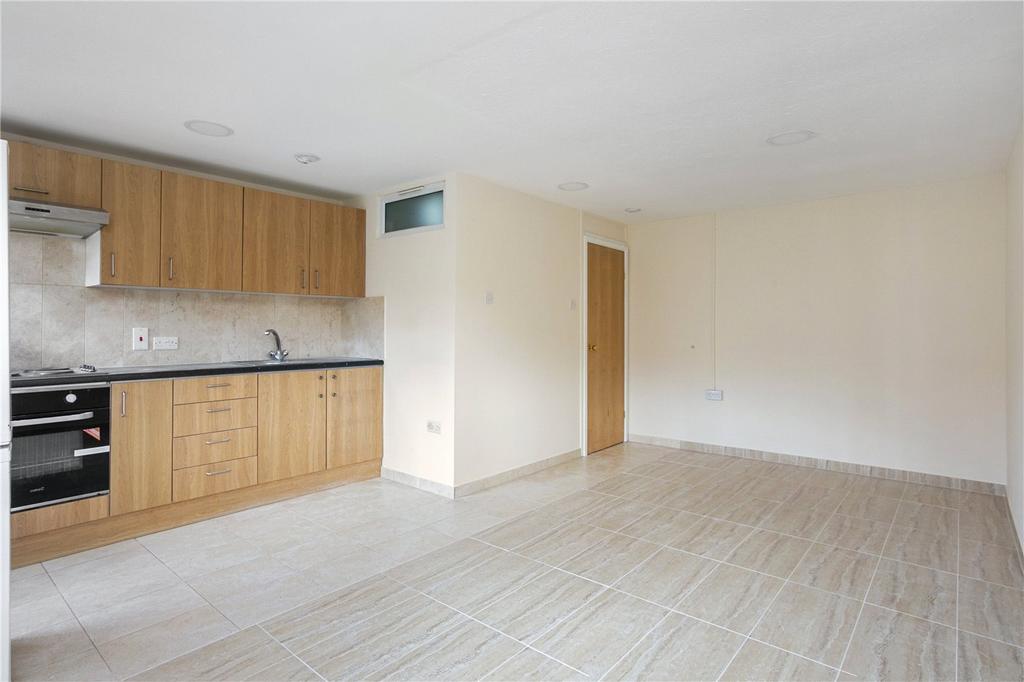 Riverside Close, London, E5 2 bed apartment - £1,750 pcm (£404 pw)
