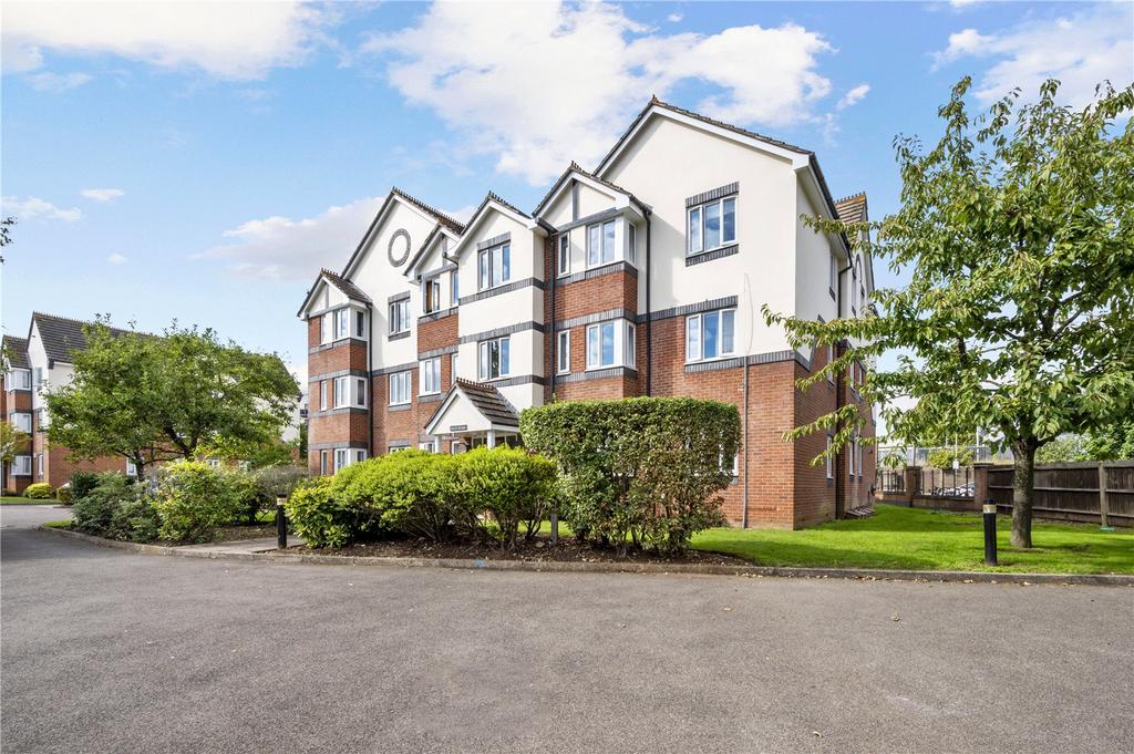 Roydon Court, Mayfield Road, Hersham, Walton-on-Thames, KT12 2 bed apartment - £1,350 pcm (£312 pw)