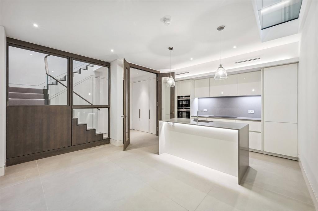 Cadogan Lane, London 3 bed mews to rent - £10,617 pcm (£2,450 pw)