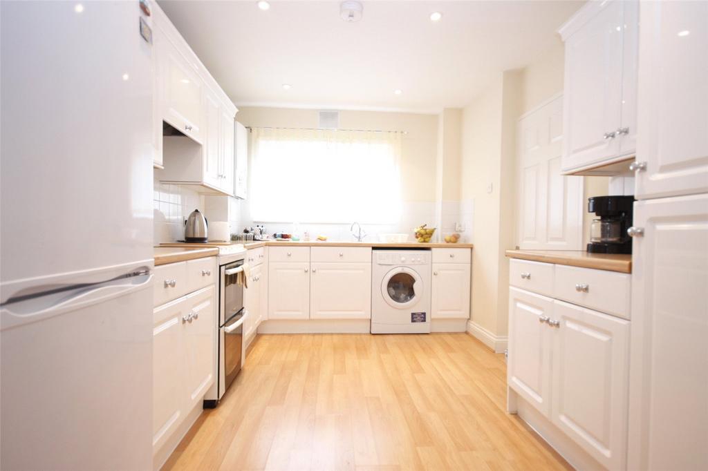 Uamvar Street, London, E14 4 bed terraced house - £3,200 pcm (£738 pw)