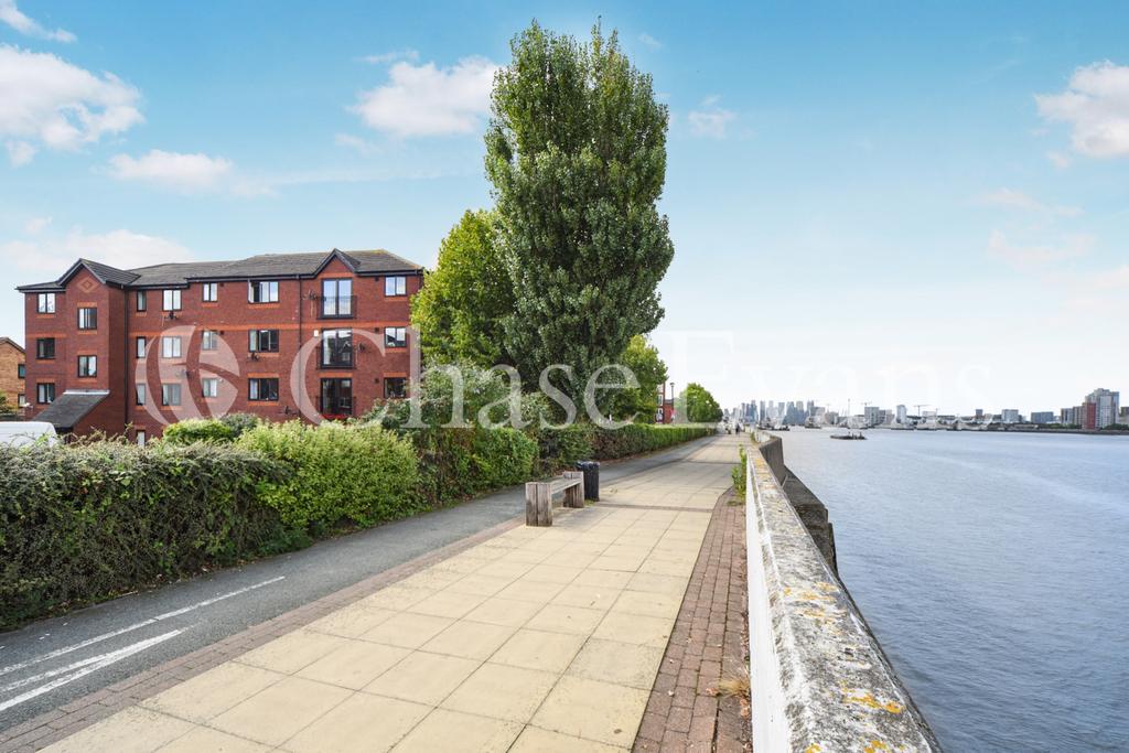 Crales House, Harlinger Street... 2 bed apartment - £335,000