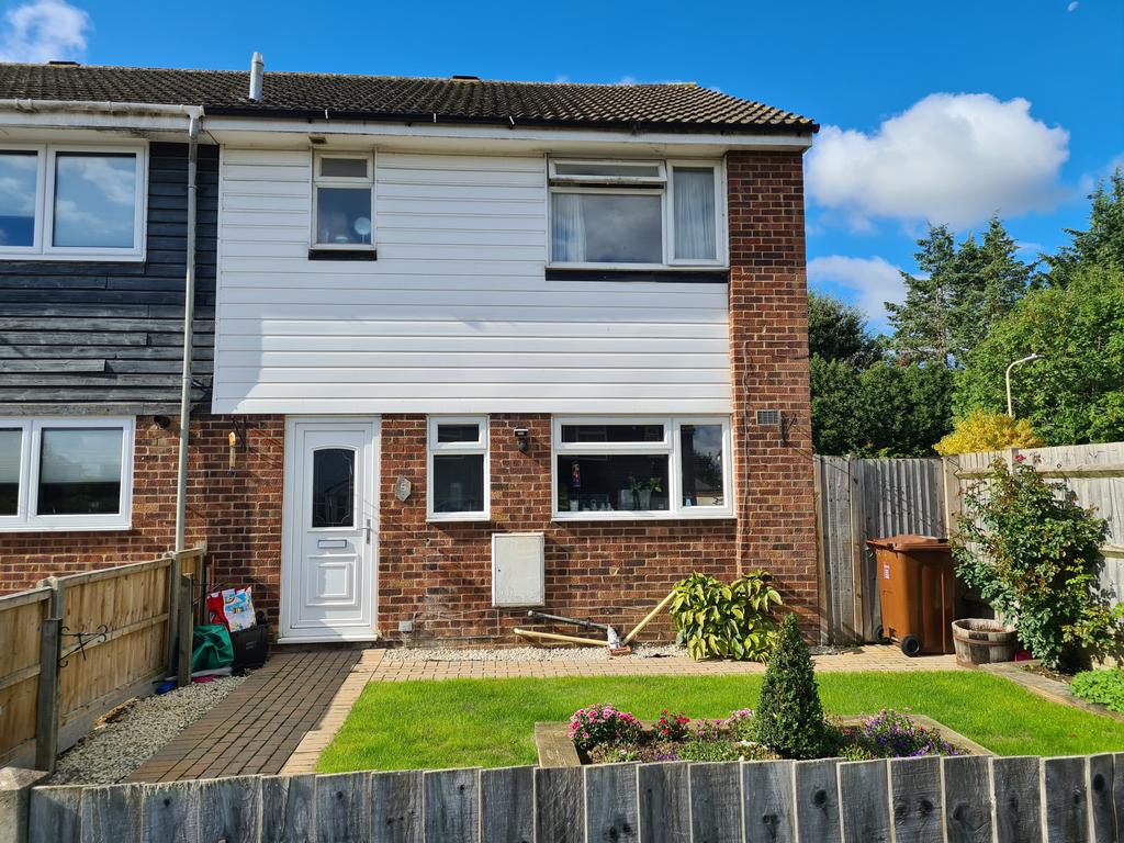 Clements Close, Spencers Wood, RG7 3 bed end of terrace house - £375,000