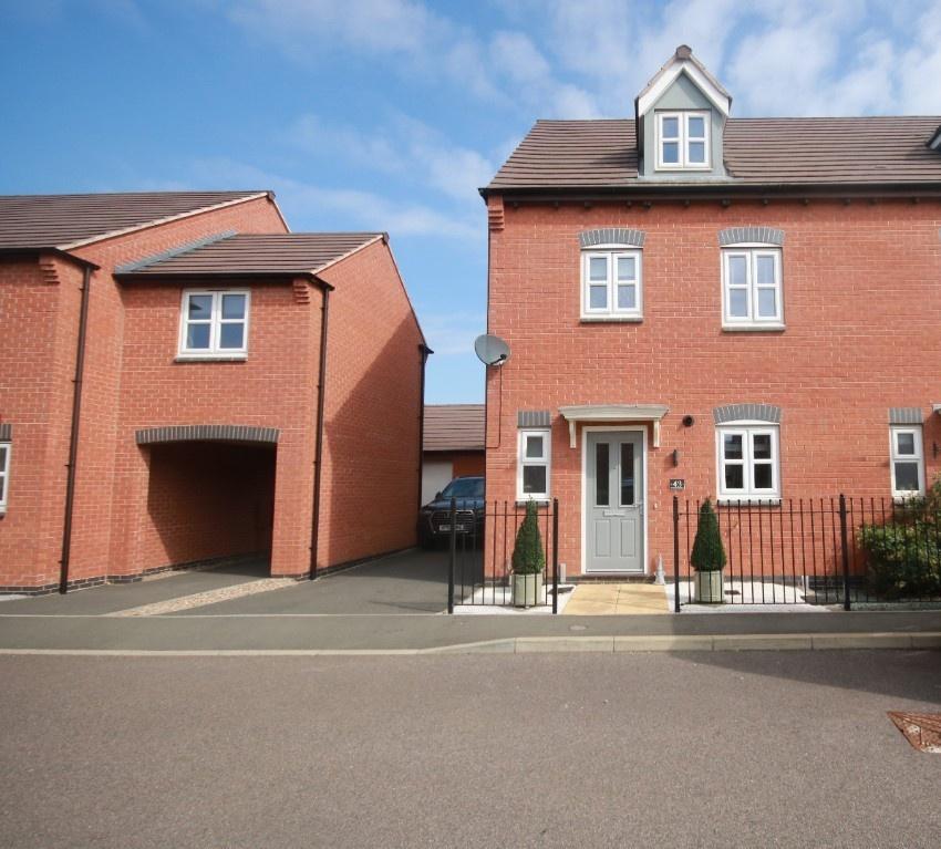 Kempton Drive,Oakham,LE15 7QL 4 bed terraced house - £315,000