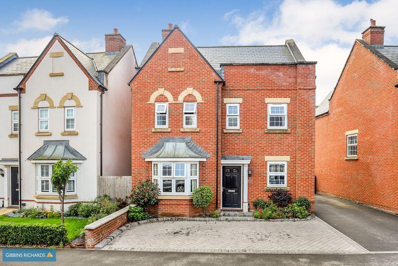 Lillebonne Way, Wellington 4 bed detached house - £399,500