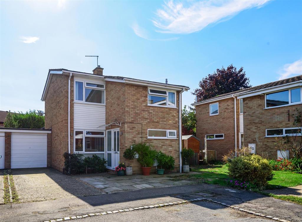 Dovehouse Close, Bromham, Bedford 4 bed detached house - £450,000