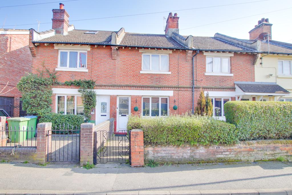 Victoria Road, Woolston 2 bed terraced house - £1,200 pcm (£277 pw)