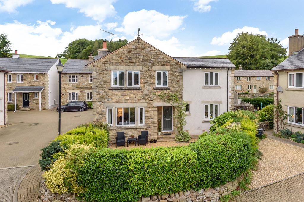 7 Loyne Park, Whittington, LA6 2NL 4 bed detached house - £425,000
