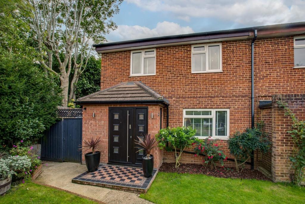 Parchment Close, Amersham... 3 bed semi-detached house - £675,000
