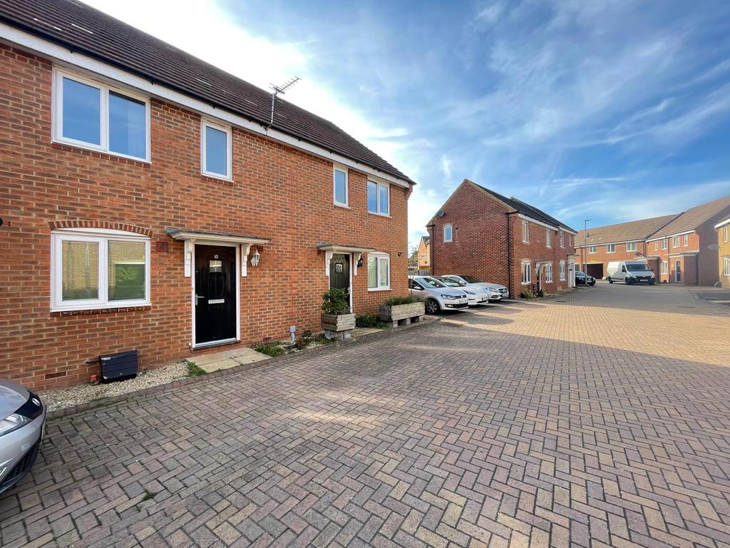 Eddleston Road, Swindon, Wiltshire... 3 bed terraced house - £1,300 pcm ...