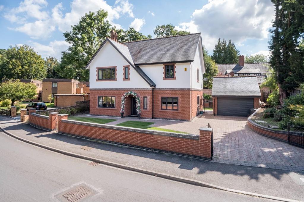 Hadrian Way, Sandiway, Northwich 4 bed detached house - £850,000