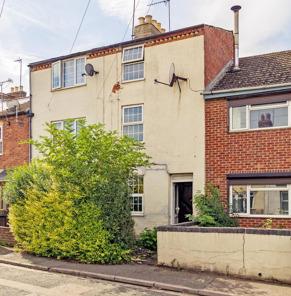 East Street, Banbury, Oxon, OX16 2 bed terraced house - £170,000