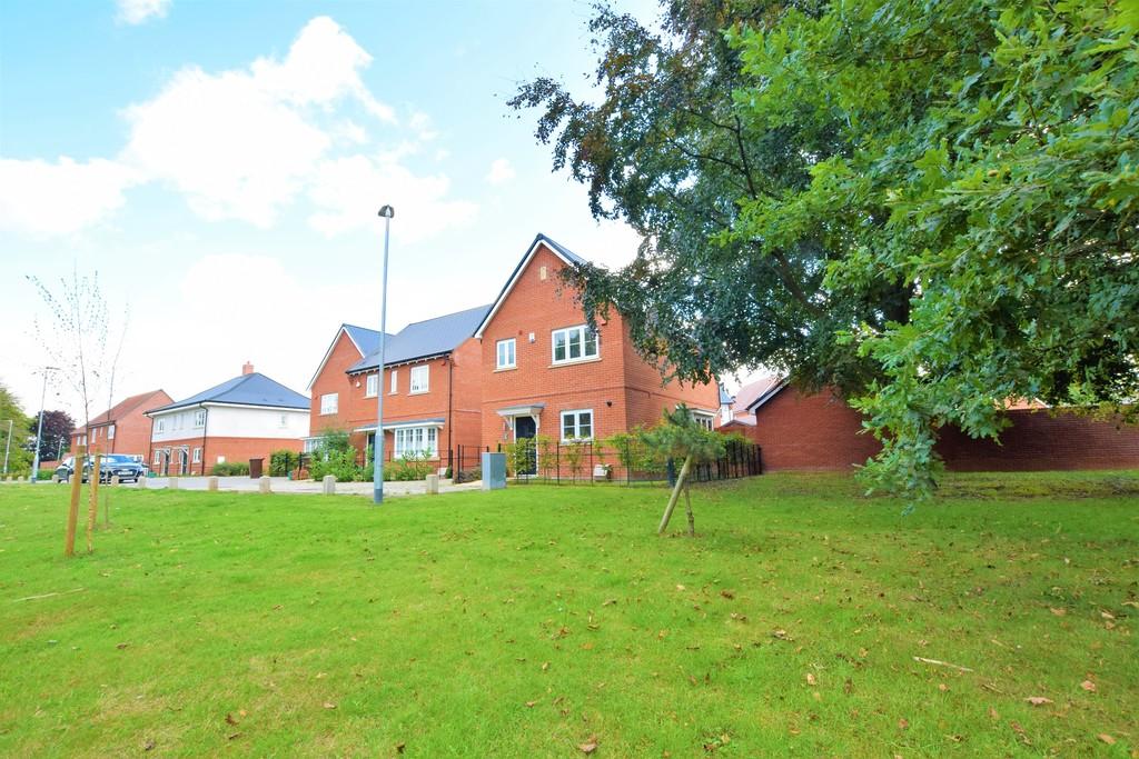 Oakhouse Close, Colchester, Essex... 3 bed detached house - £400,000