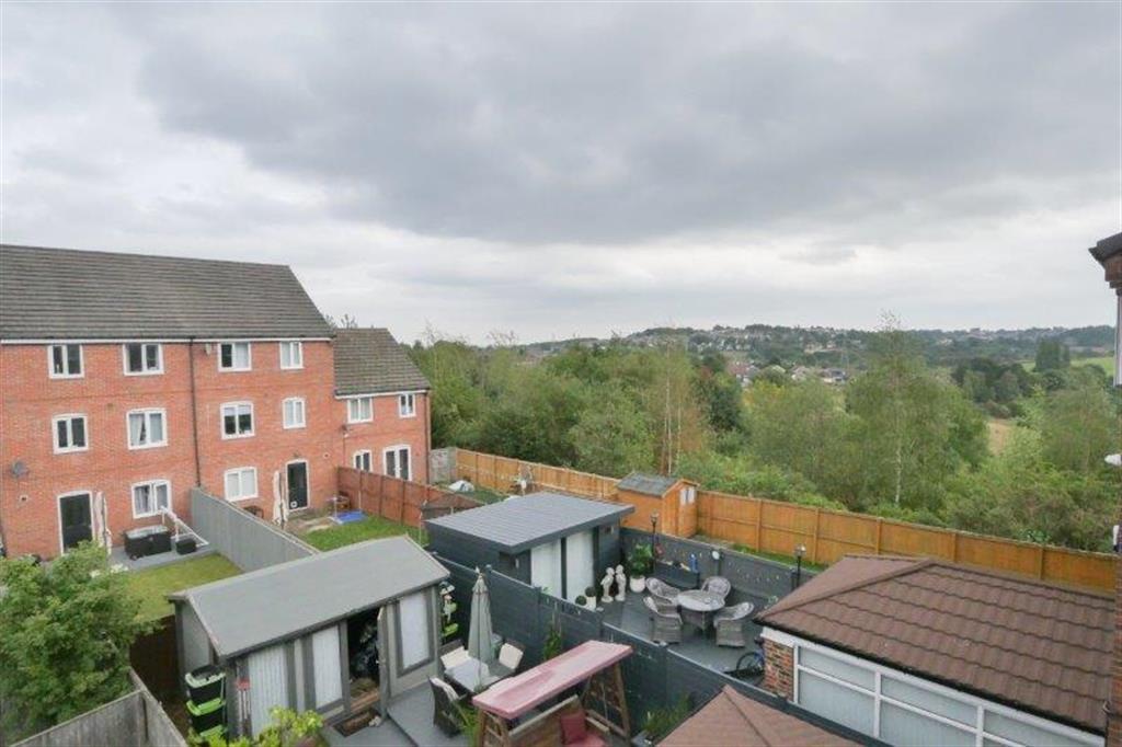 Hutton Close, Bradford, BD3 7FL 3 bed semi-detached house - £210,000