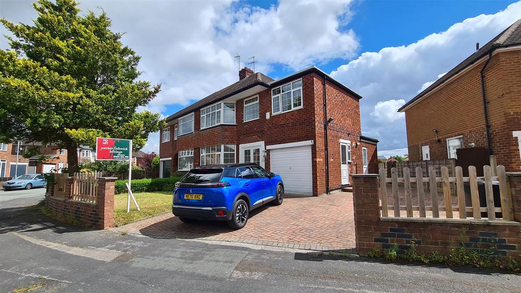 Ullswater Road, Handforth, Wilmslow 4 bed detached house - £1,695 pcm ...