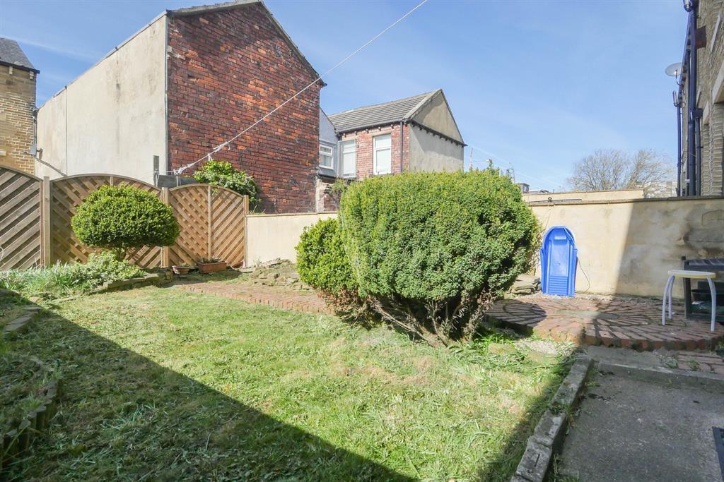 Marsland Place, Bradford, BD3 8BX 2 bed end of terrace house - £90,000