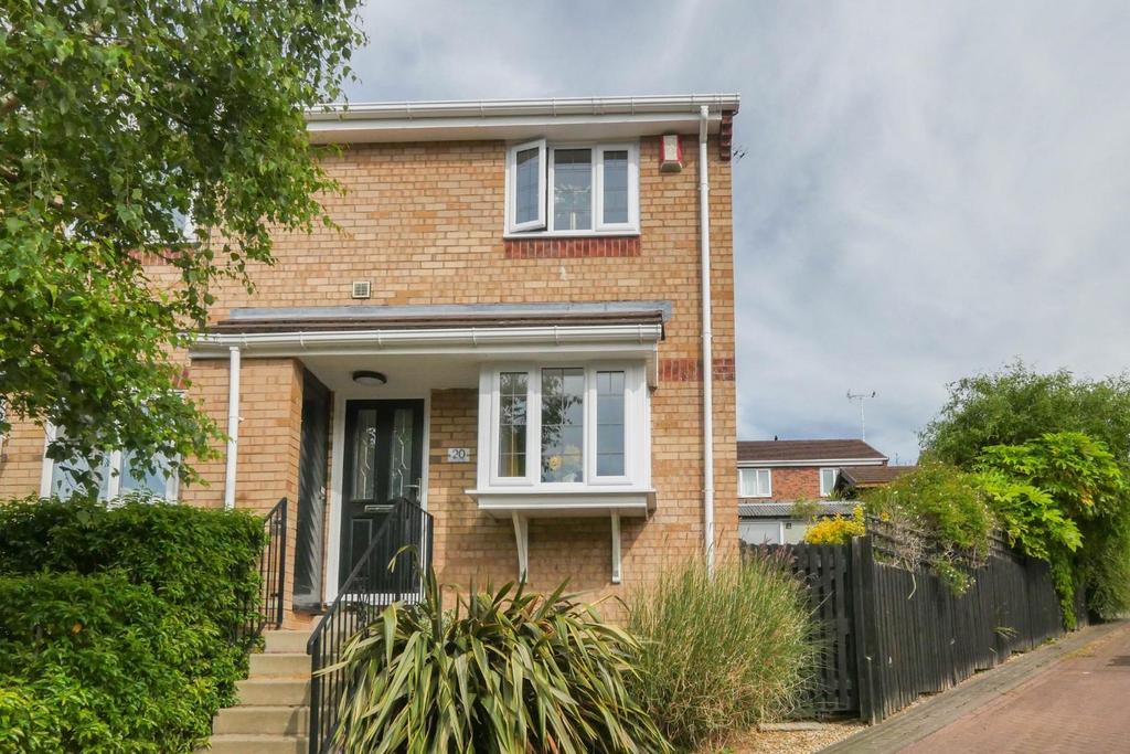 Fern Lea View, LS28 2 bed end of terrace house - £210,000