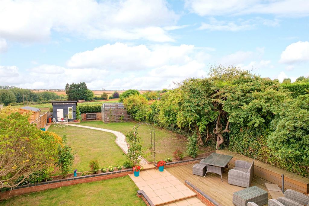 Station Road, Cogenhoe, Northampton... 3 bed detached house - £550,000