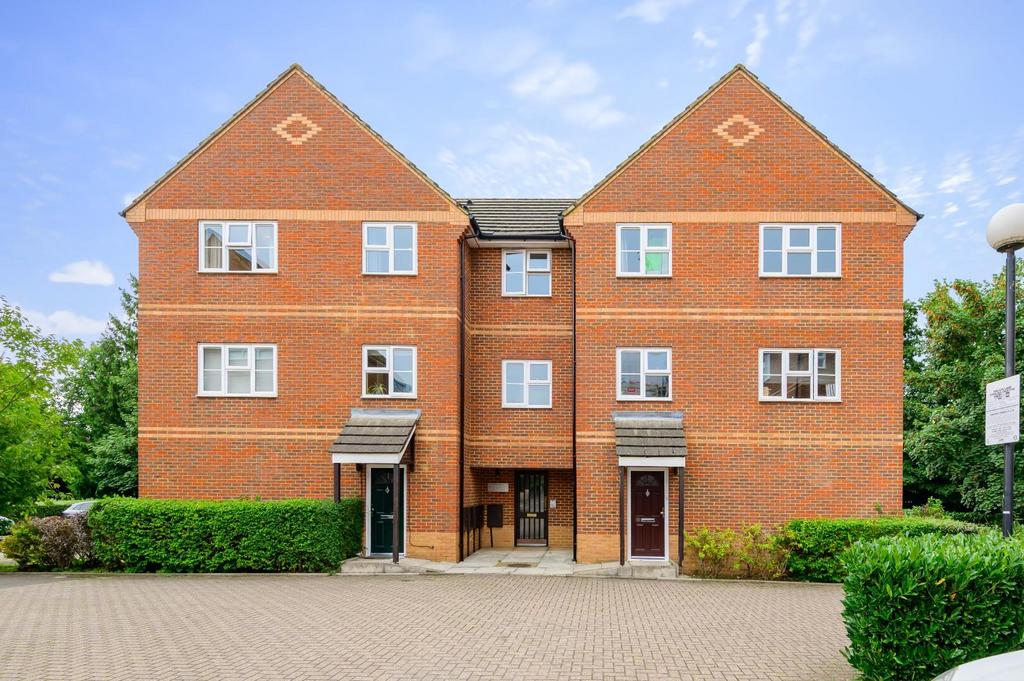 Walnut Tree Close, Guildford 2 bed flat - £310,000