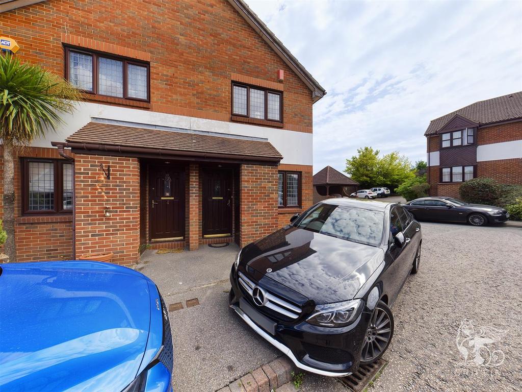 Gabion Avenue, Purfleet 2 bed semi-detached house - £325,000