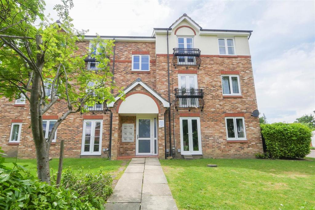 Swinnow Close, LS13 4NF 2 bed flat - £120,000