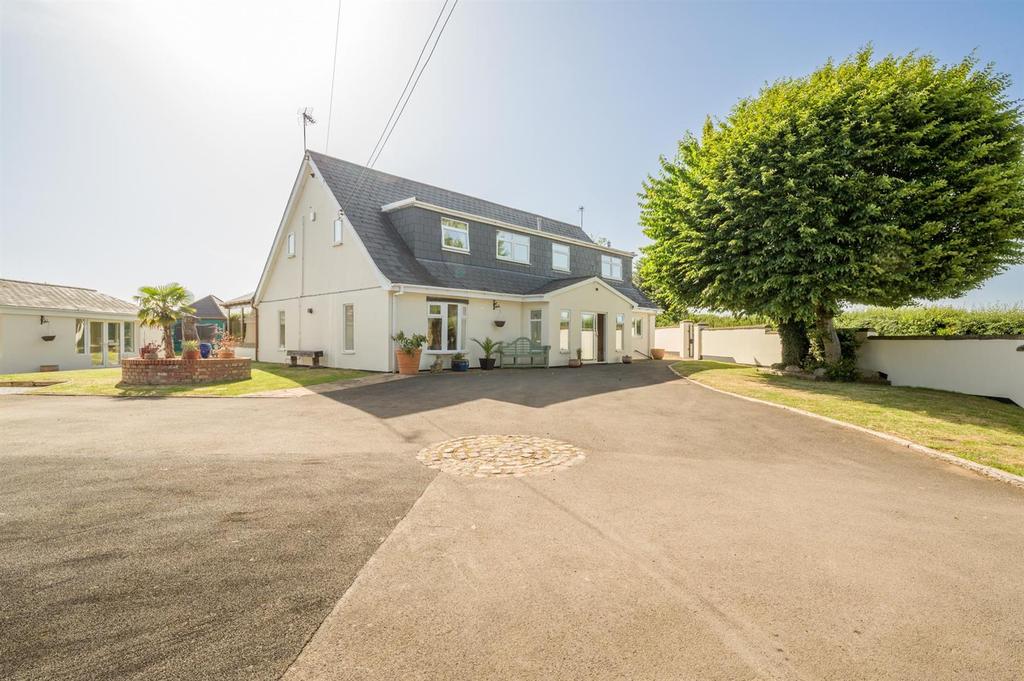 The Beeches, Feiashill Road, Trysull... 5 bed detached house - £950,000