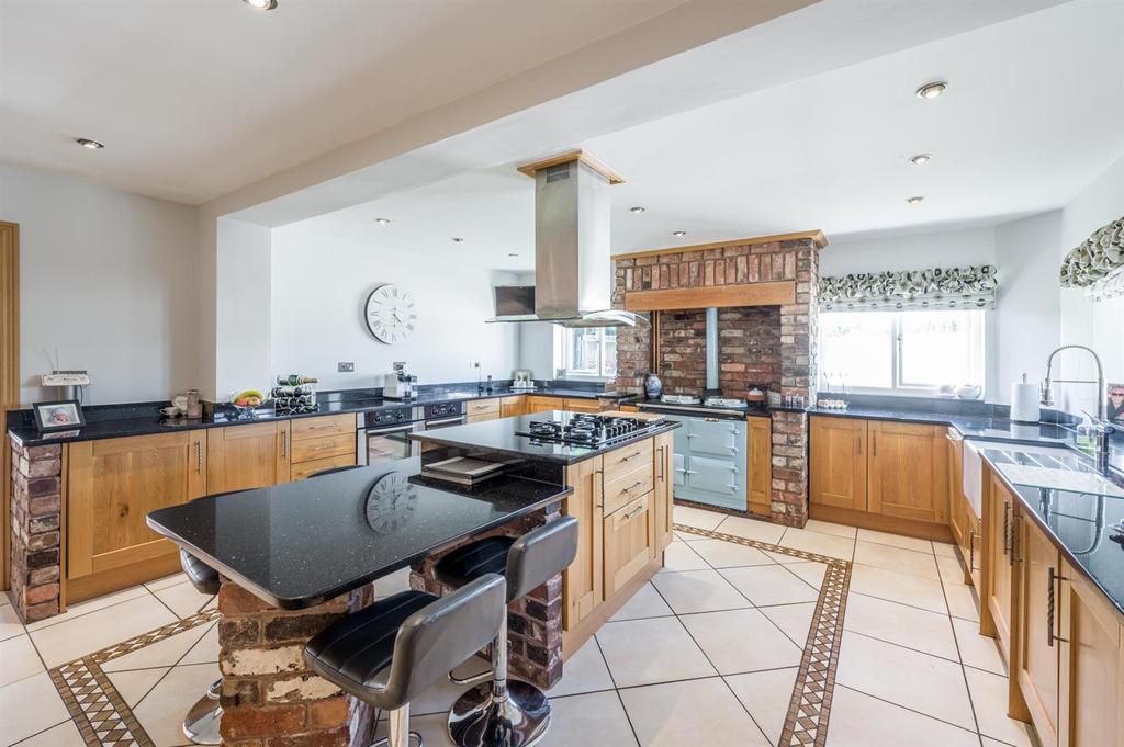 The Beeches, Feiashill Road, Trysull... 5 bed detached house - £950,000