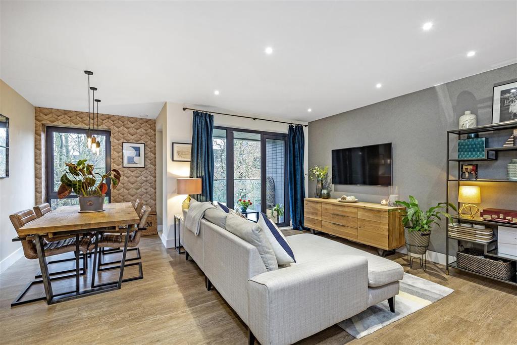 Pipit Drive, Putney 2 bed flat - £600,000