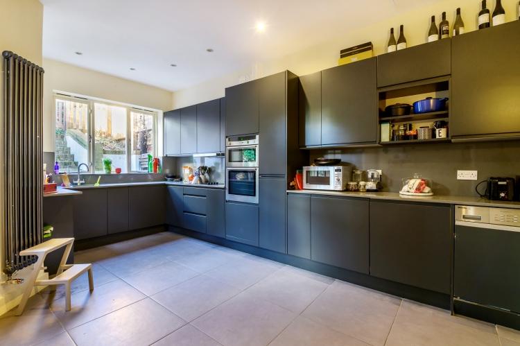 Fitzwarren Gardens Archway N19 4 bed end of terrace house - £4,000 pcm ...