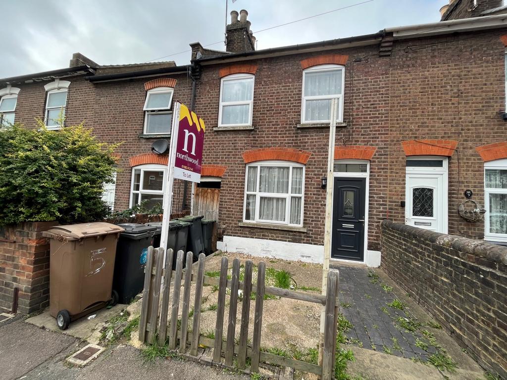 Edward Street, High Town, Luton, LU2 3 bed terraced house - £1,225 pcm ...