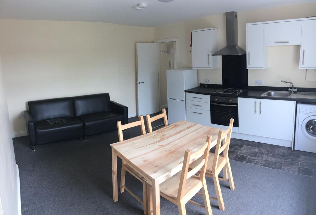 Wakefield, WF1 2 bed flat - £525 pcm (£121 pw)