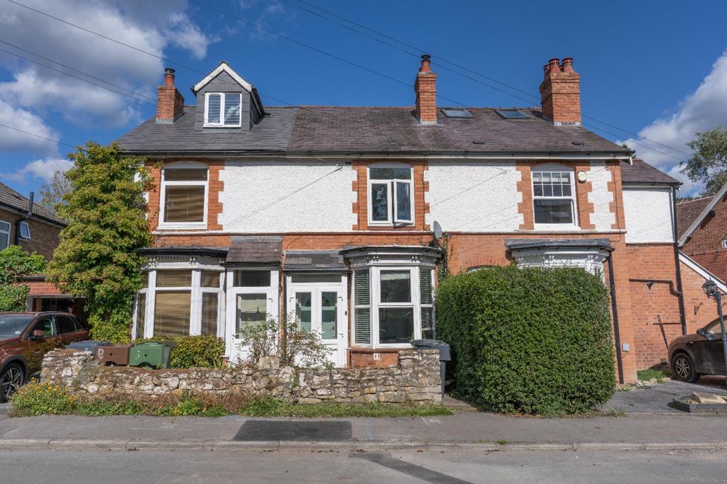 Sandhills Lane, Barnt Green, B45 8NU 3 bed terraced house - £400,000