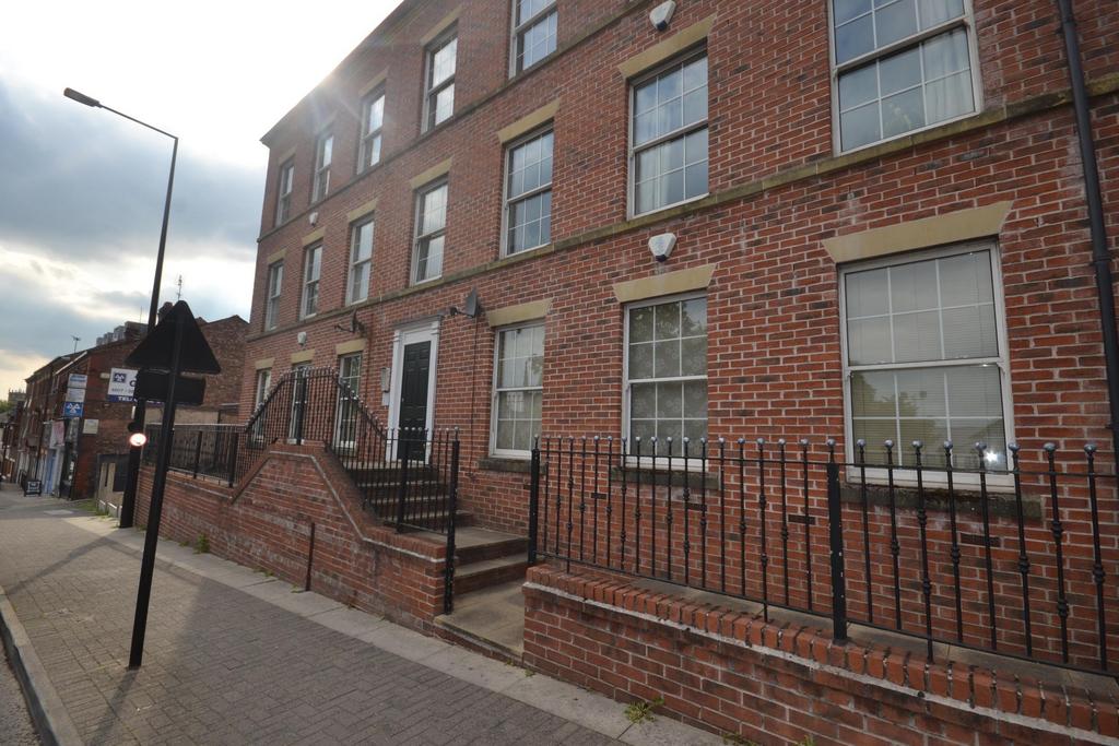Standishgate, Swinley, Wigan, WN1 2 bed flat - £725 pcm (£167 pw)