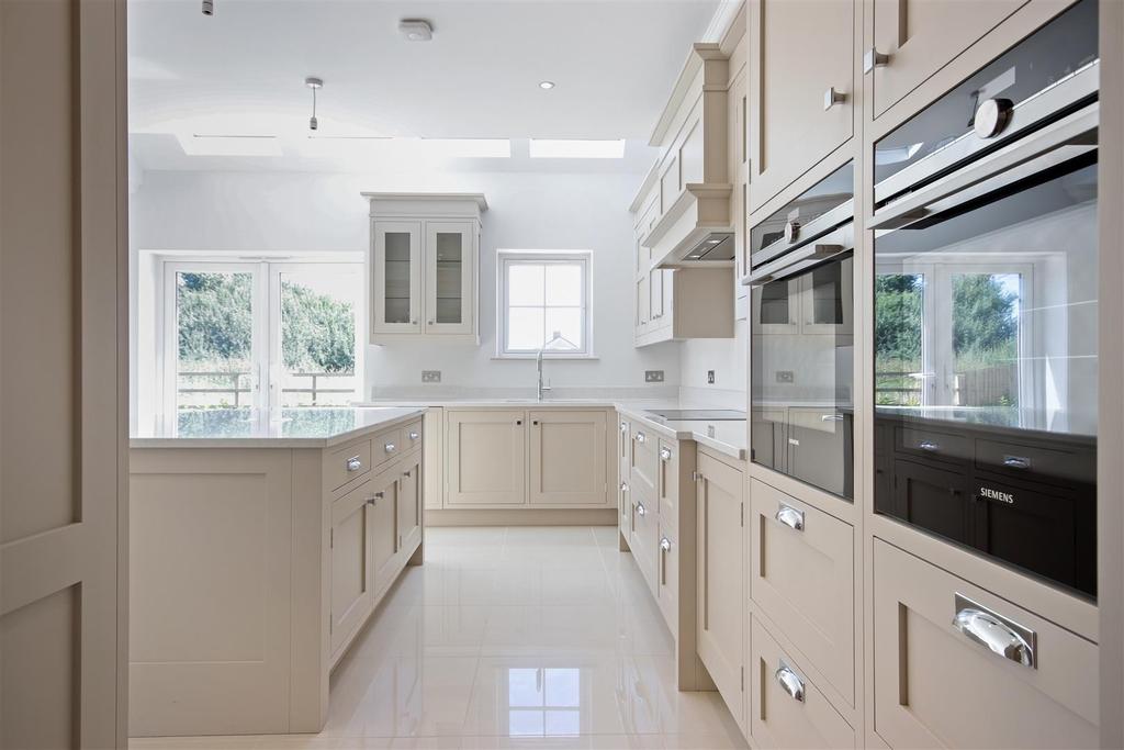 Doesgate Lane, Bulphan, Upminster, RM14 6 bed detached house - £1,575,000