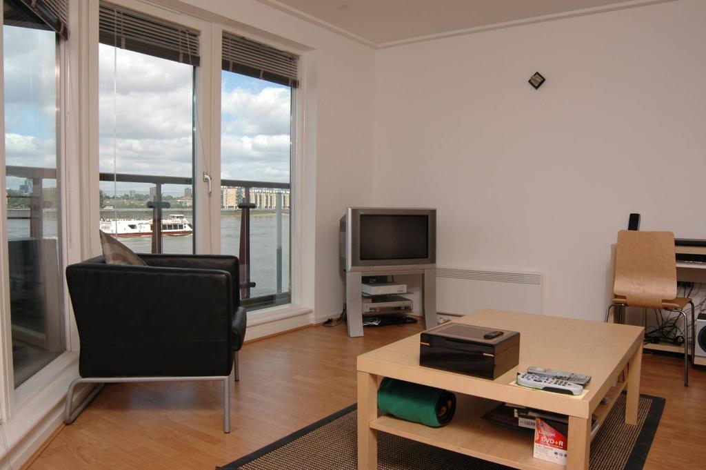 Seacon Tower, Docklands, London, E14 2 bed flat - £2,650 pcm (£612 pw)