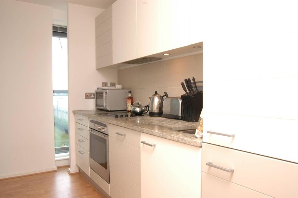 Seacon Tower, Docklands, London, E14 2 bed flat - £2,650 pcm (£612 pw)