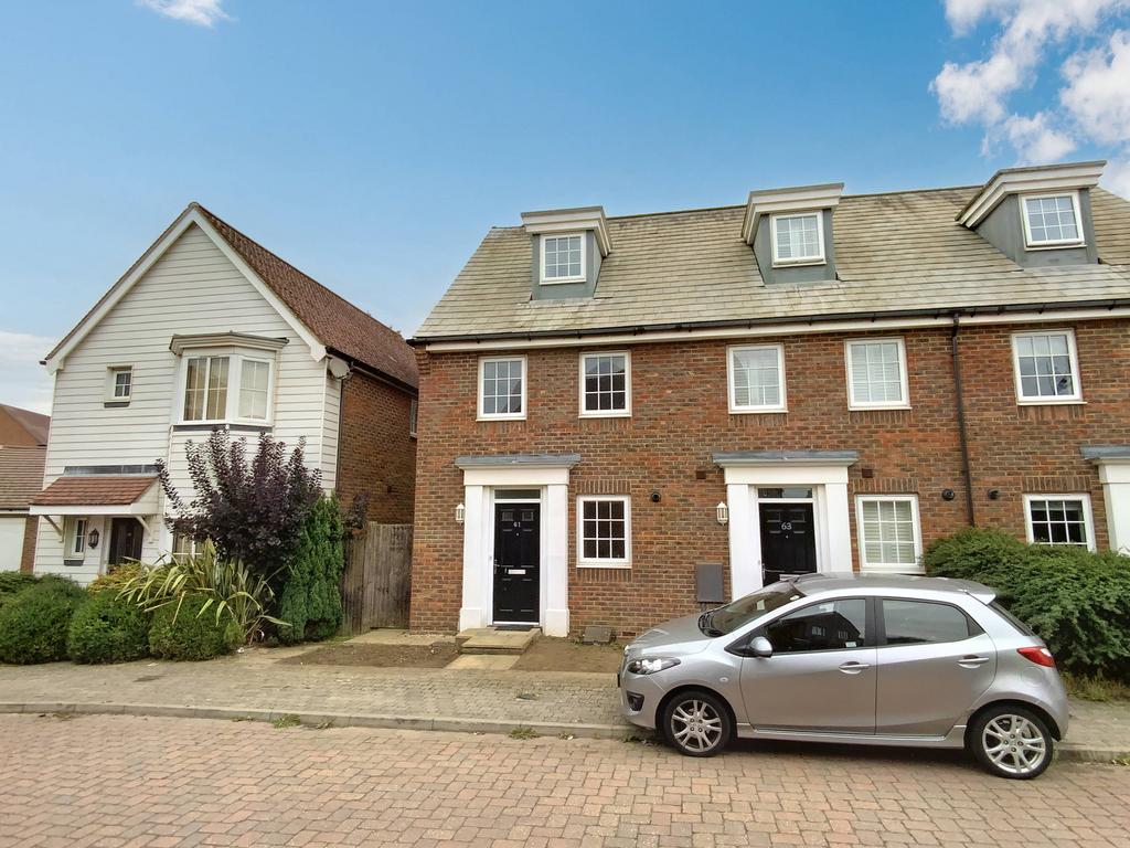 Hazen Road, Kings Hill ME19 3 bed end of terrace house - £1,700 pcm (£ ...