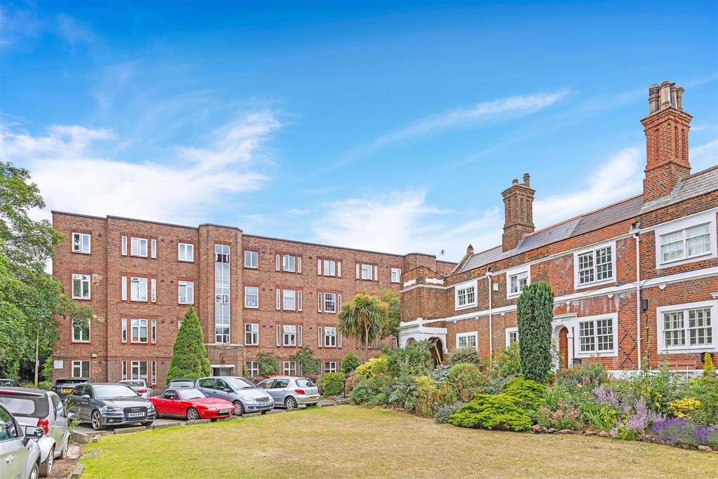 Rosemary Gardens, Mortlake, SW14 2 bed flat - £1,600 pcm (£369 pw)