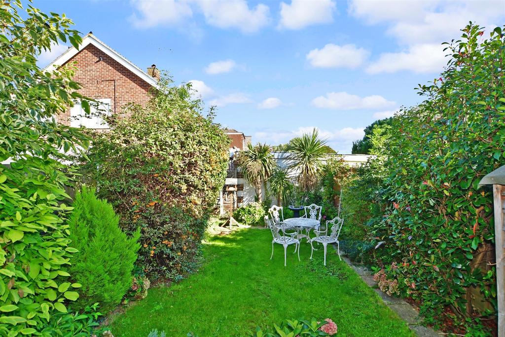 Highdown Drive, Littlehampton, West... 2 bed terraced house - £335,000