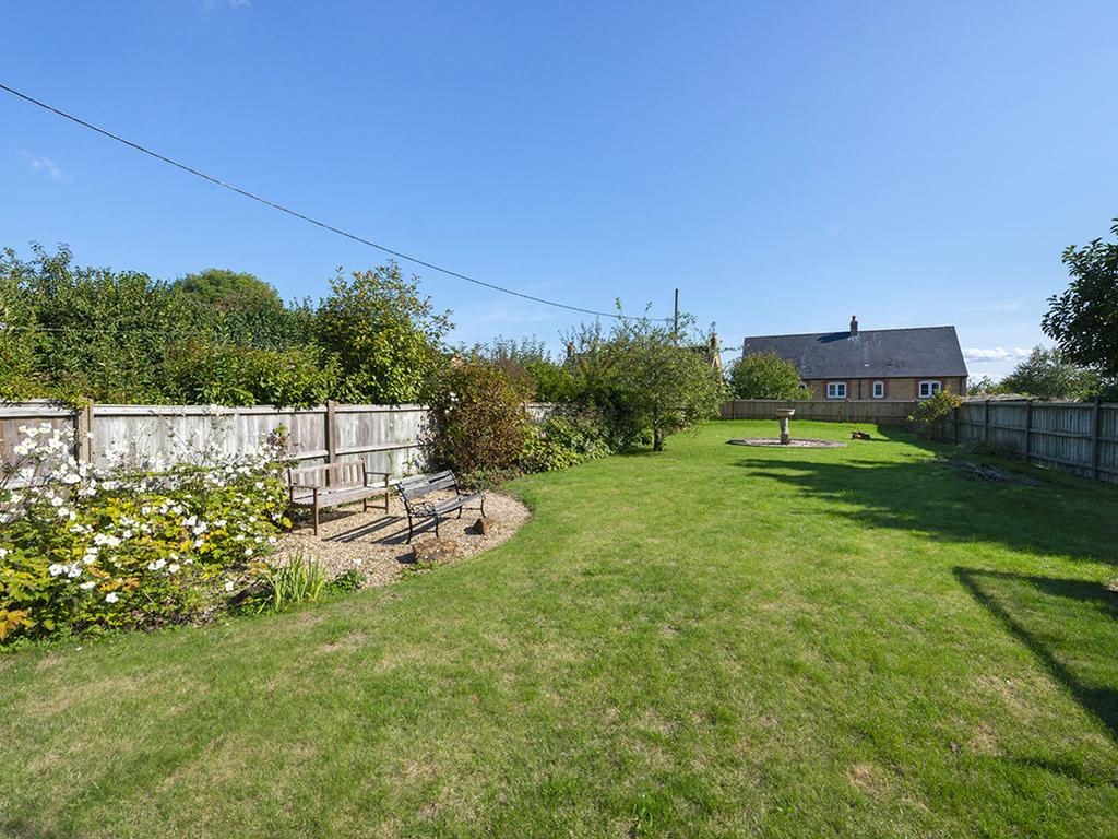 Park Road, Stalbridge, Dorset, DT10 3 bed semi-detached house - £297,500